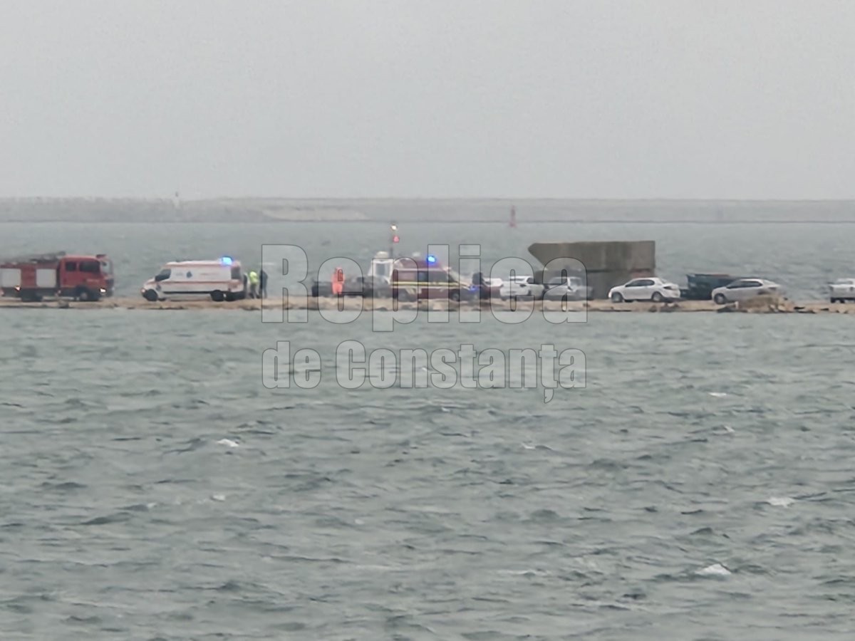 Persoană salvată de la înec, în Portul Agigea Sud: a căzut în mare de ...