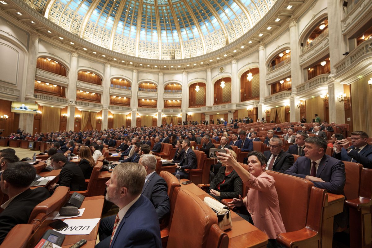 Grupurile parlamentare SOS și POT au sesizat CCR pentru vacantarea ...