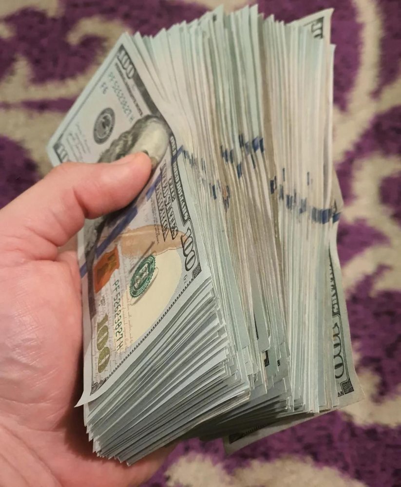 Un constănțean se laudă cu arsenalul de arme albe și de foc! Video ...