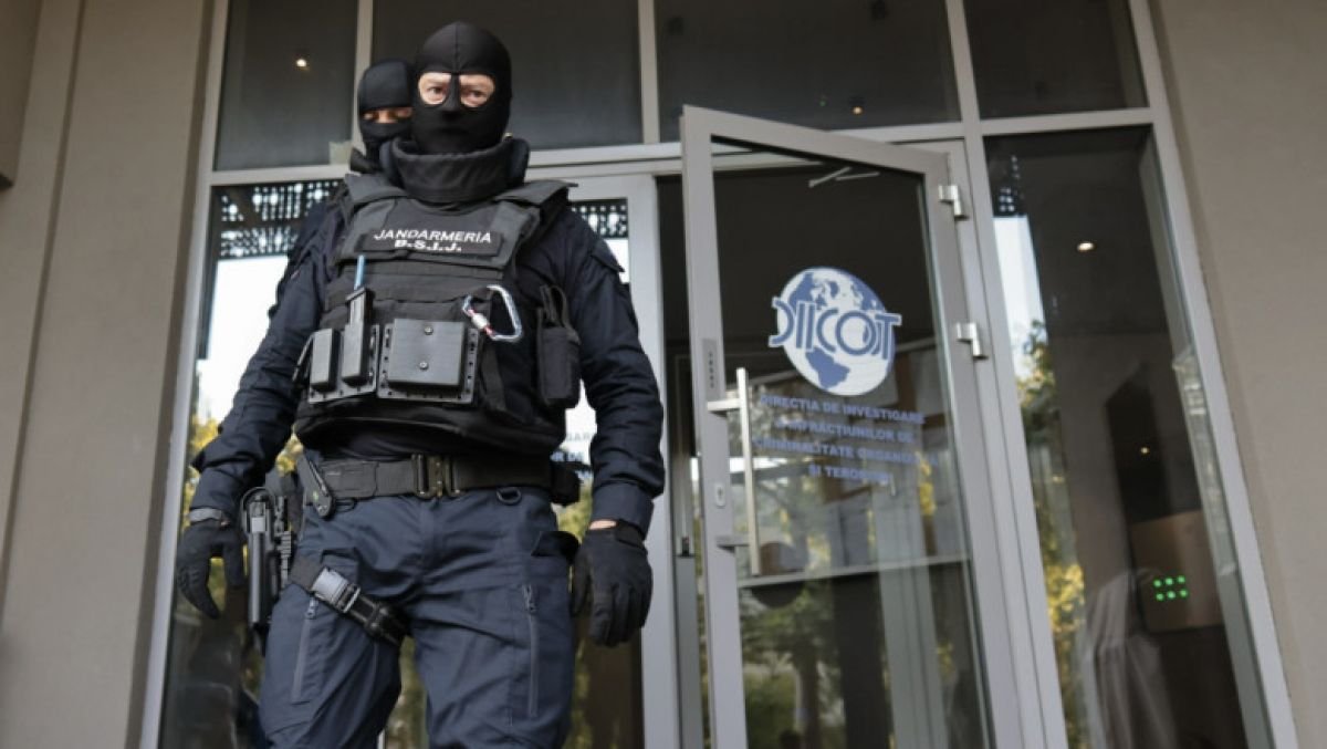 Notarul Daniela Stamule a fost reținut de DIICOT, în dosarul „Fabrica ...