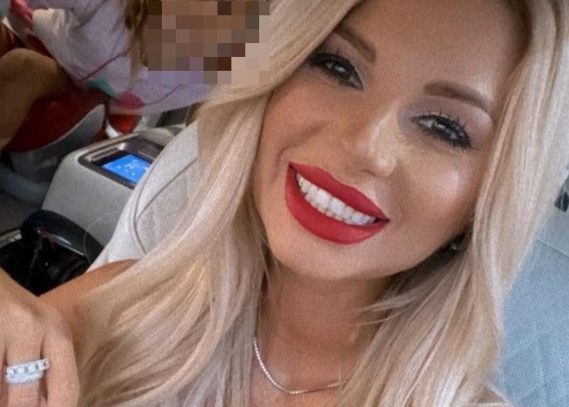 O blondă „fatală“ i-a spart capul cu o sticlă de whisky unei rivale, în ...