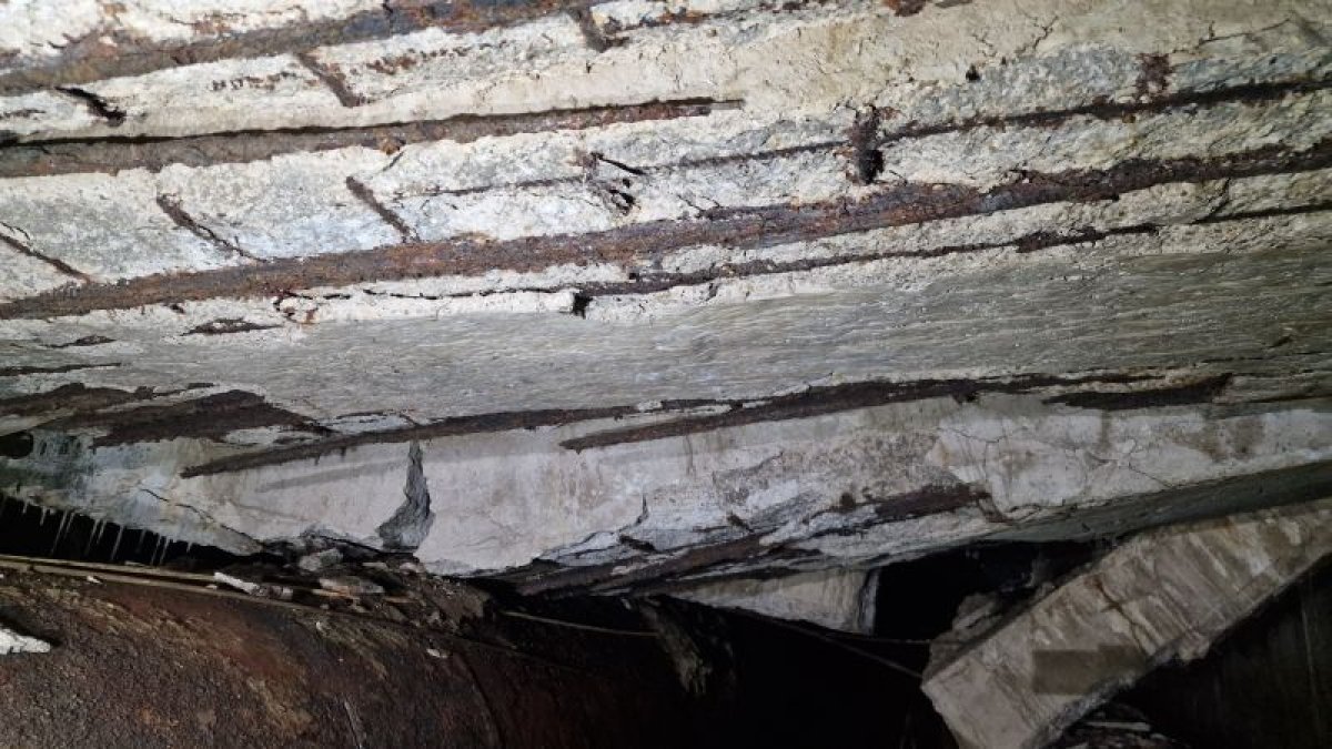 Plăcile de beton de sub zona Piața Unirii din București se tasează din ...