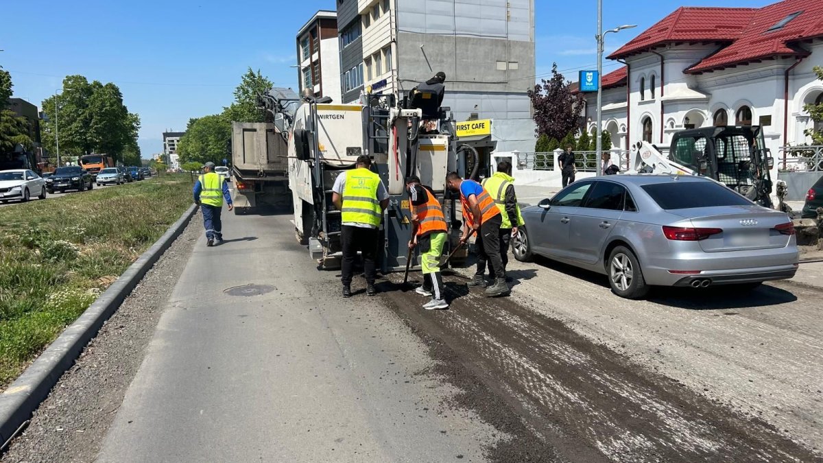 Traficul rutier este restricționat parțial pe bulevardul Mamaia din cauza lucrărilor de ...