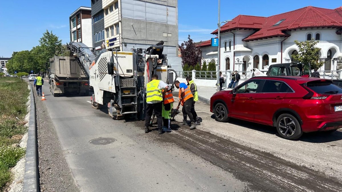 Traficul rutier este restricționat parțial pe bulevardul Mamaia din ...
