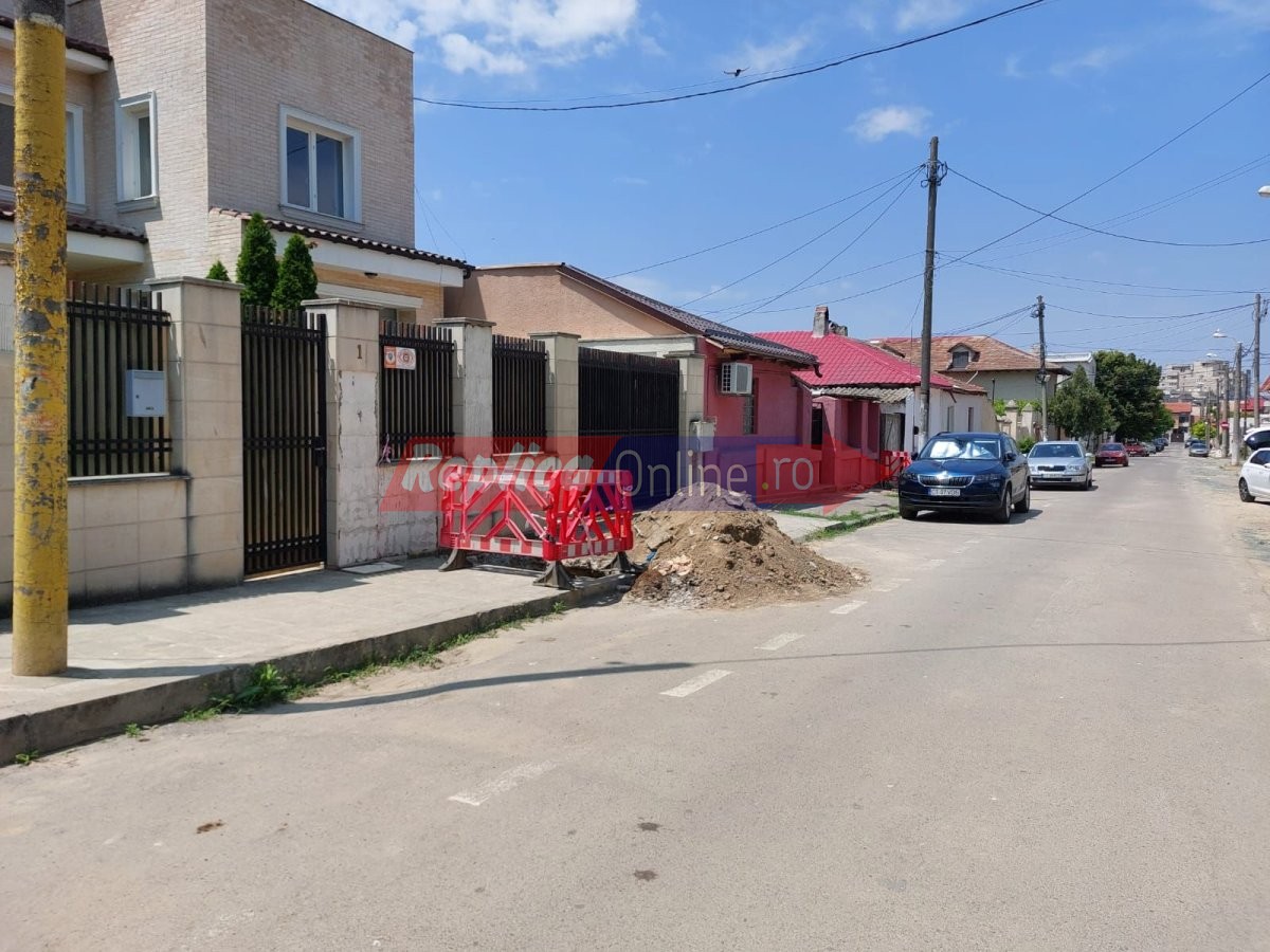 Pe o stradă din Tomis 2 muncitorii vin când vor ei și lucrează doar ...