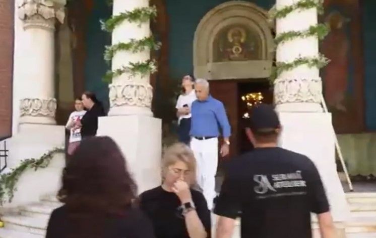 Călin Georgescu, apariție neașteptată la biserica unde s-a cununat Kira Hagi | replicaonline.ro