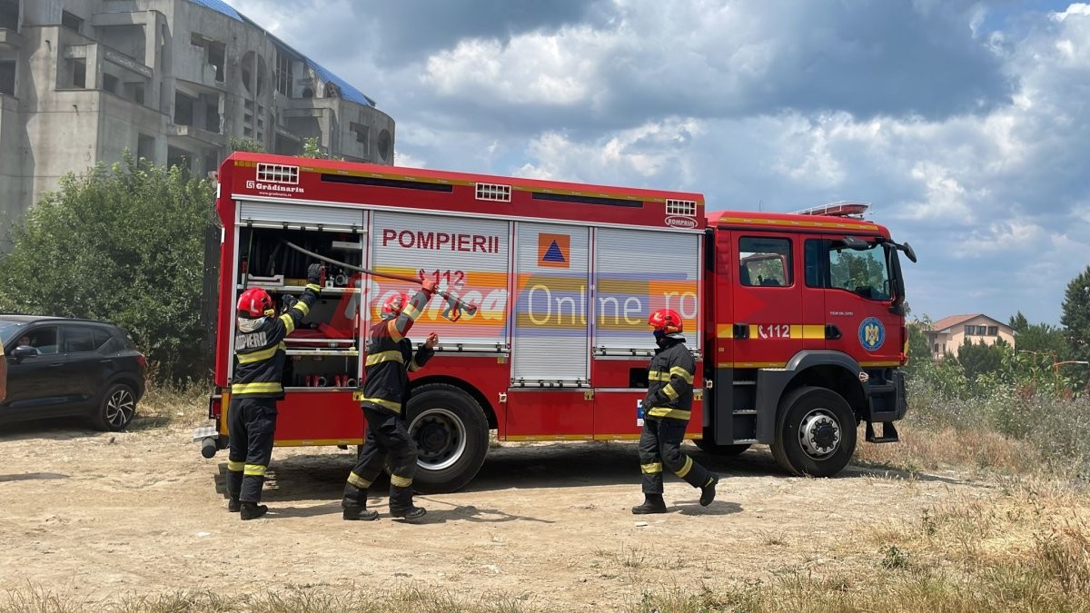 Alertă! Mai multe autoturisme, în pericol să ia foc, în Faleză Nord. De ...