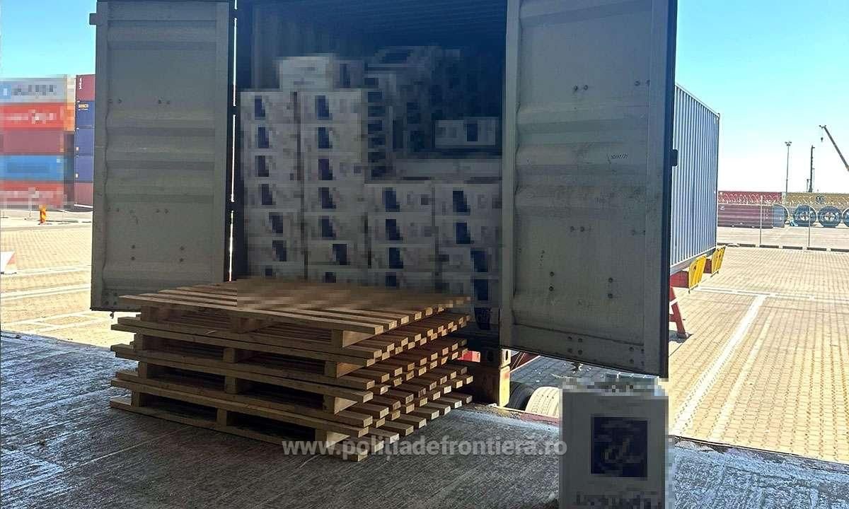 Captură în Portul Agigea! Țigări ascunse într-un container care ...