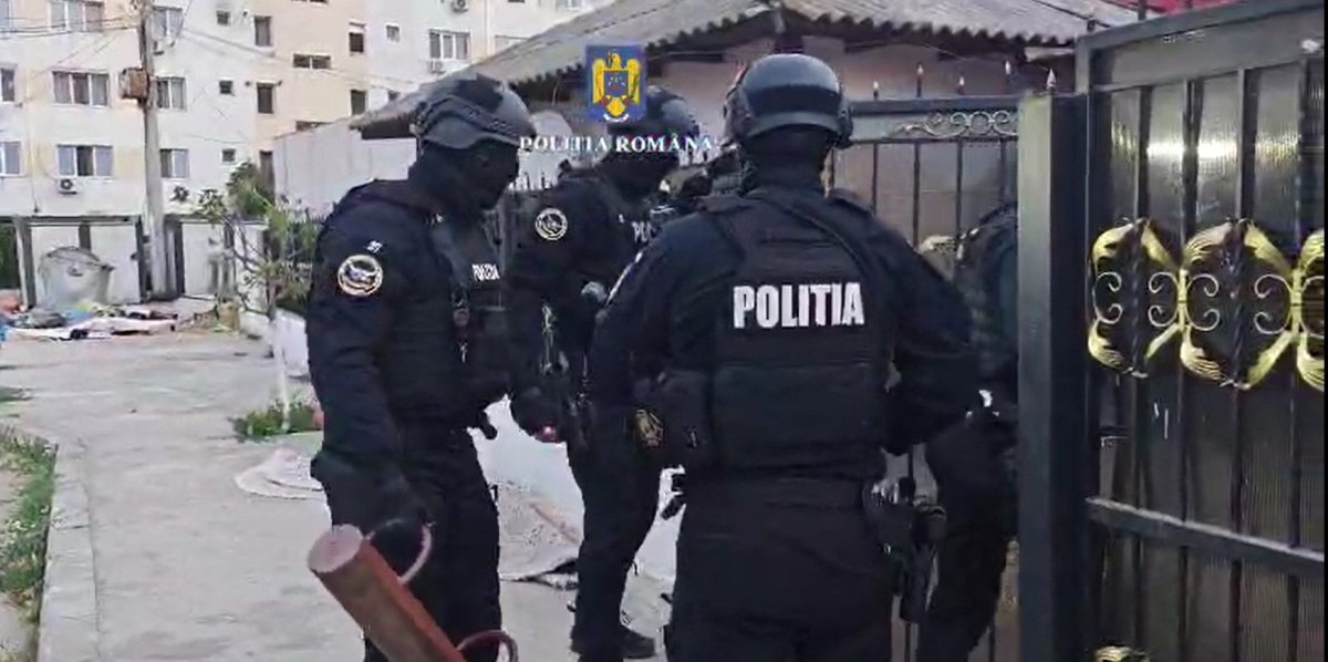 Descinderi la casa unui manelist cunoscut: este acuzat de proxenetism ...