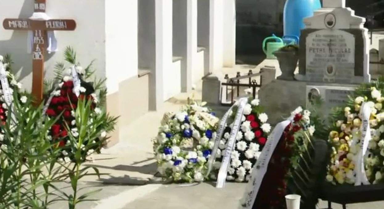 Florin Marin a fost înmormântat! Imagini dureroase de la slujbă ...