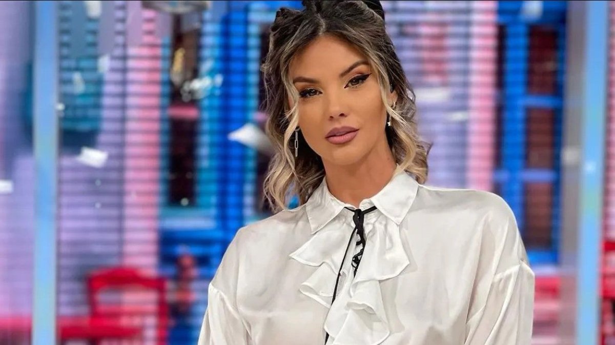 Ramona Olaru, dezvăluiri despre iubirile eşuate. Cum îi intimidează pe bărbaţi | replicaonline.ro