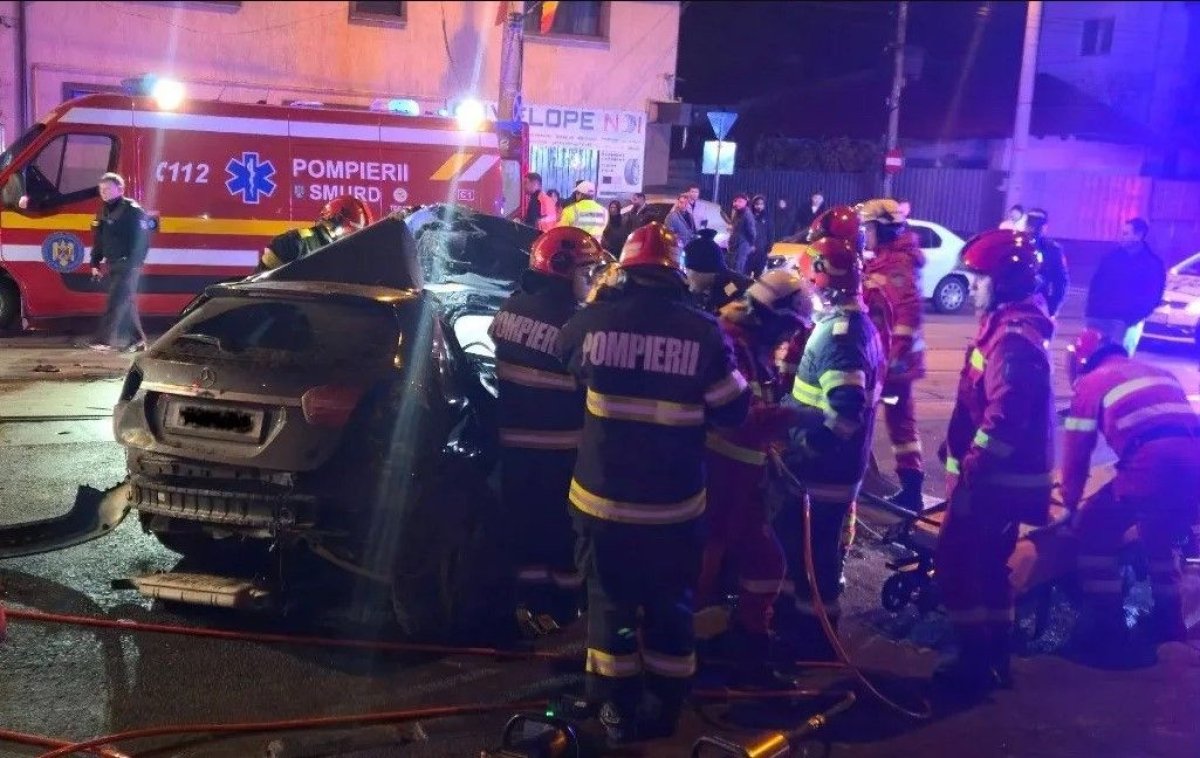 O tânără de 20 de ani a murit după ce mașina în care se afla a intrat ...