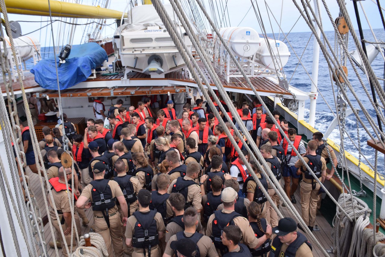 Corespondența de la Bricul „Mircea”: Înfruntarea cu zeul Neptun ...