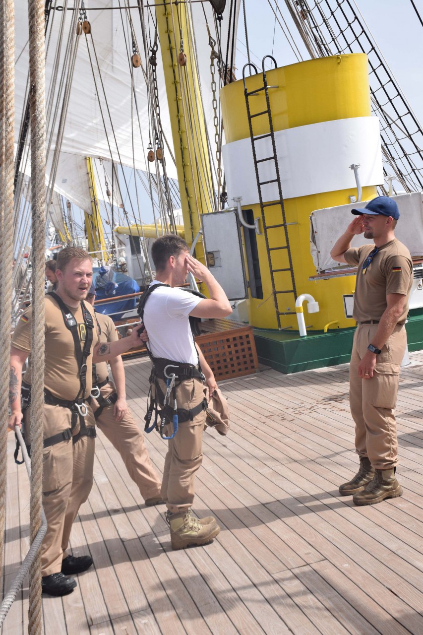 Corespondența de la Bricul „Mircea”: Înfruntarea cu zeul Neptun ...