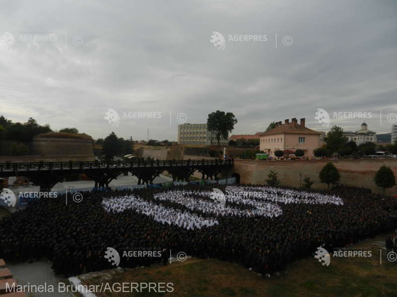 Record mondial stabilit la Alba Iulia cu cea mai mare hartă a unei ţări | replicaonline.ro
