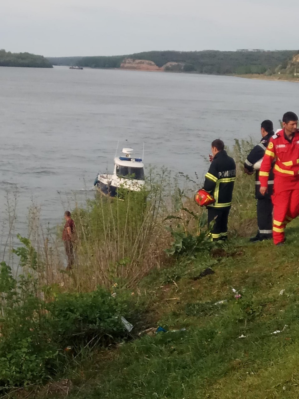 COPIL ÎNECAT ÎN DUNĂRE, LA RASOVA! A fost scos din apă şi transportat ...