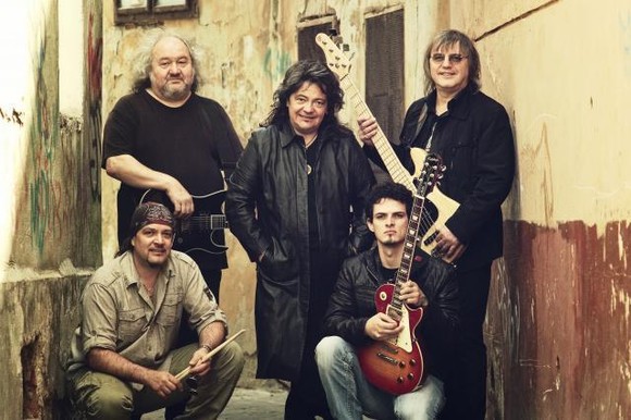 Trupa Compact, urmărită de blesteme: boli, decese, accidente și ...