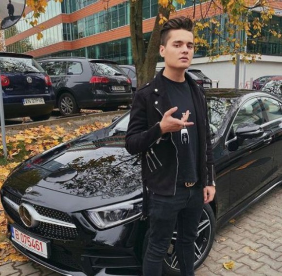 Ce spune Selly despre accidentul în care și-a lovit mașina de 70.000 de ...