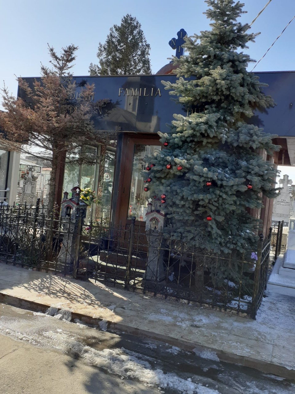 LUX și OPULENȚĂ: Morminte demne de faraoni, in cimitirele constănțene ...