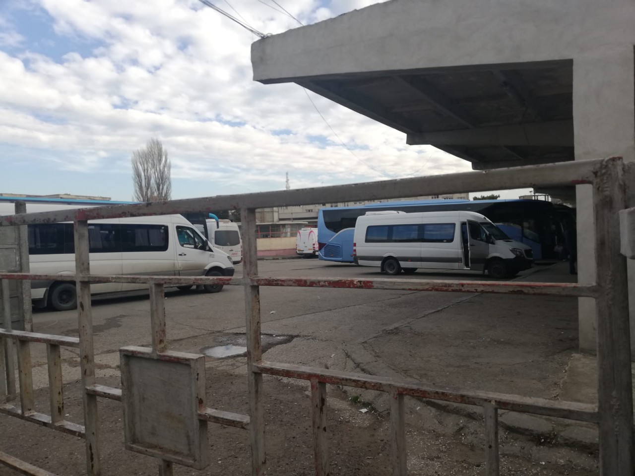 IMAGINI DEZOLANTE și DUHOARE în Autogara Sud | replicaonline.ro