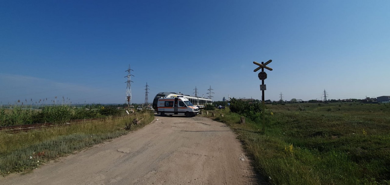 Accident rutier în Tulcea, între un tren și un autoturism ...