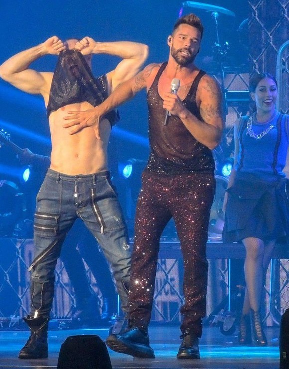 Cum şi-a dat seama Ricky Martin că iubeşte bărbaţii. De cine s-a ...