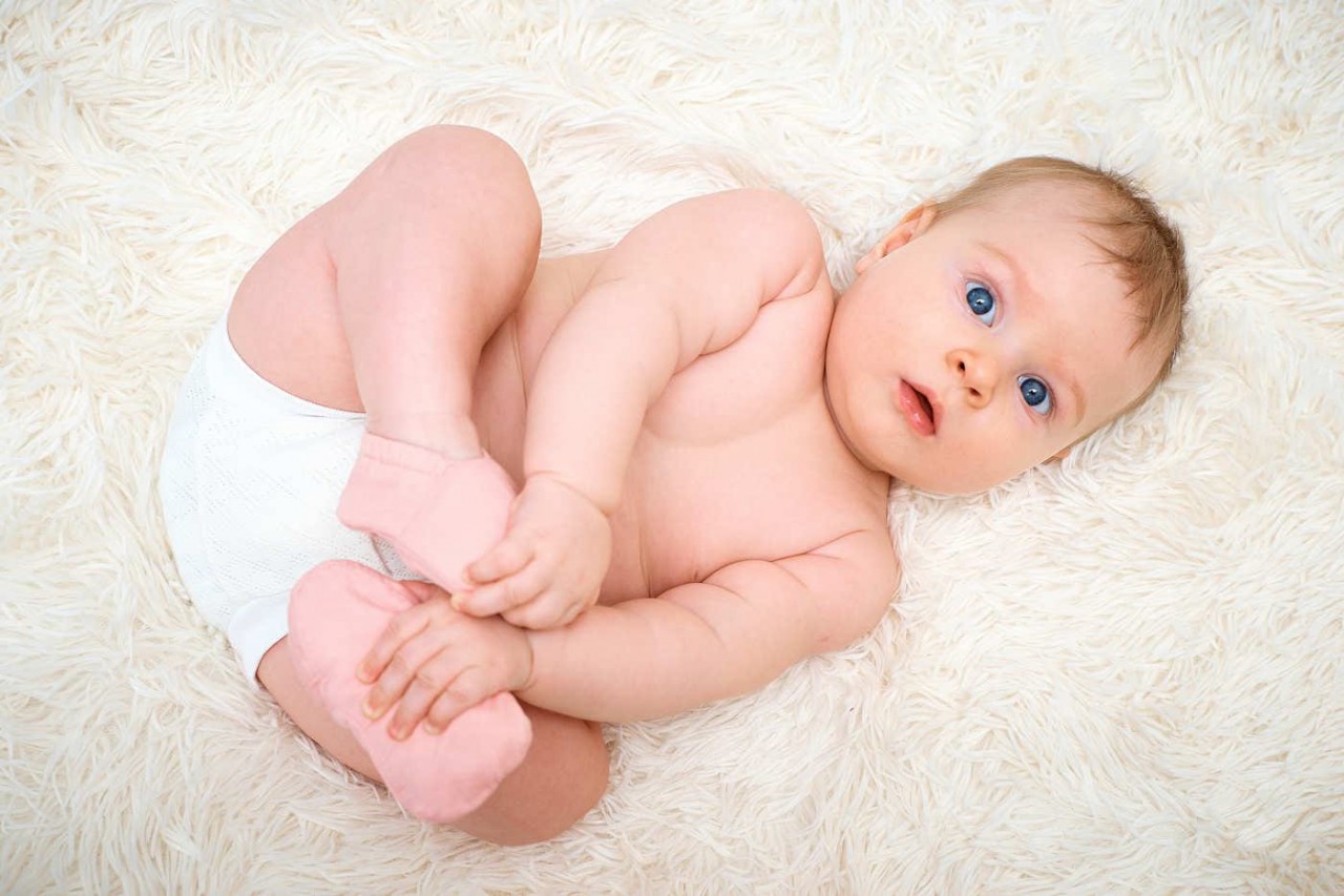 Piciorul tal valg la bebeluși - cauze și tratament | replicaonline.ro