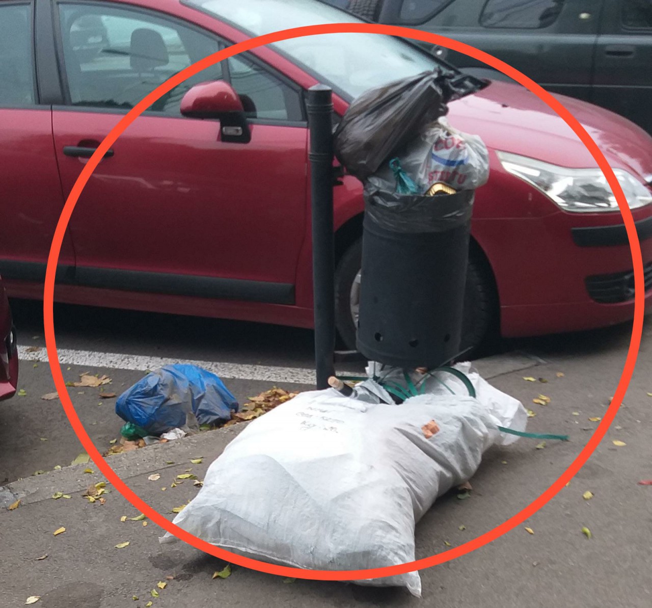 Au răsărit MORMANE de GUNOI în mai multe INTERSECȚII | replicaonline.ro