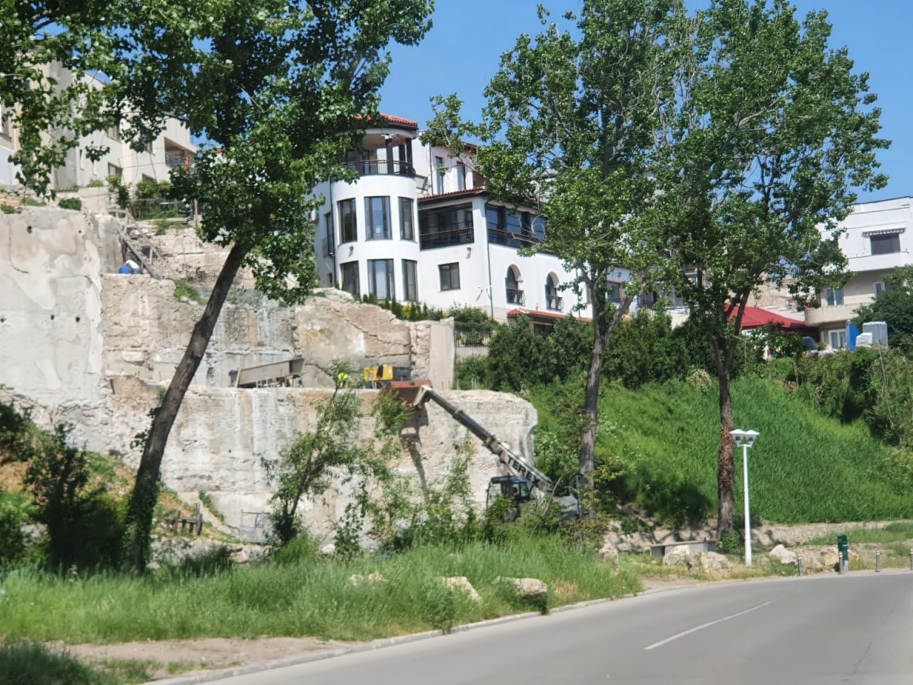 Familia Bogatu LUCREAZĂ de ZOR la clădirea fostului SPITAL de BOLI ...