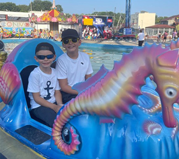 Borcea și-a adunat toată familia la Olimp. Ce mari au crescut copiii ...