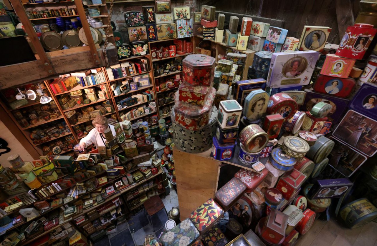 O colecţionară din Belgia a strâns 60.000 de cutii metalice vechi ...