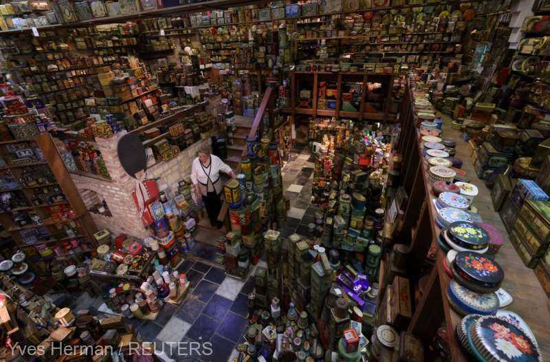 O colecţionară din Belgia a strâns 60.000 de cutii metalice vechi ...