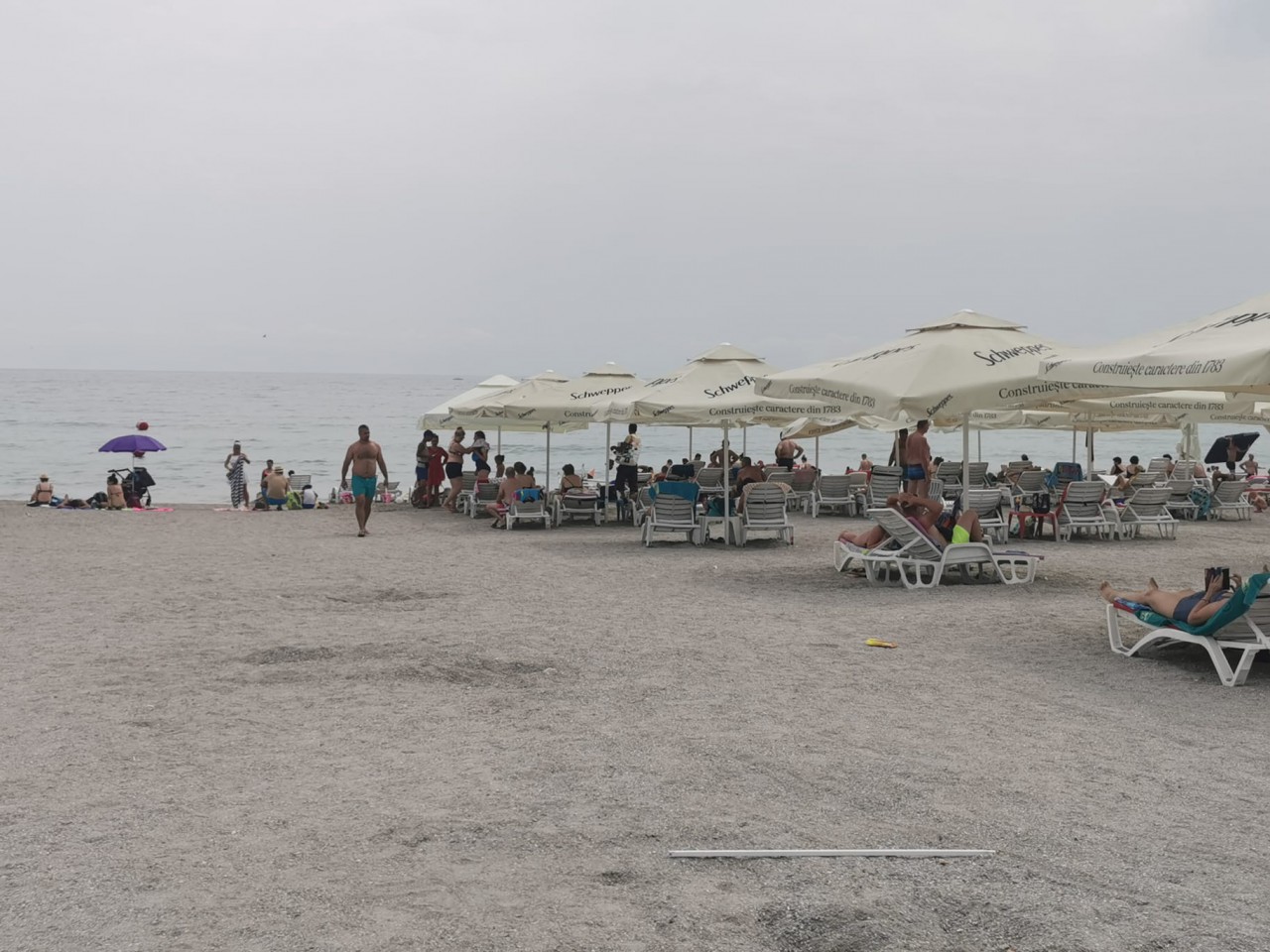 Sara Boutigue Hotel din MAMAIA, cu ȘEZLONGURILE în BUZA APEI. VIDEO ...