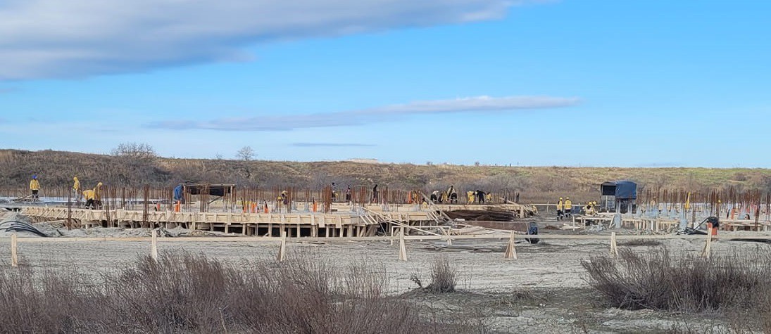 Primarul din Corbu îl apără pe investitorul de pe plajă | replicaonline.ro